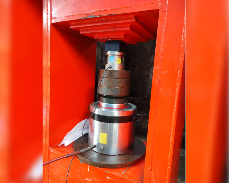 Hydraulic Jacks and Load Cells - SR Geo Tech